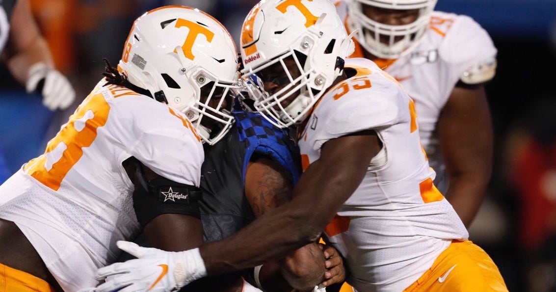 Vols' offense praises defense for goal-line stand at Kentucky