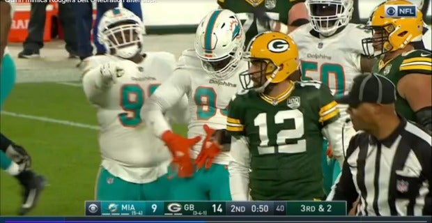Robert Quinn mocks Aaron Rodgers' discount double-check dance