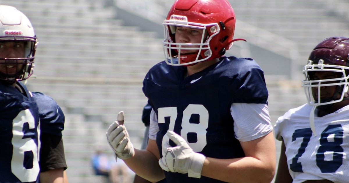 Three-star 2026 Hinsdale Central OL Gene Riordan camps with Illini: 'I ...