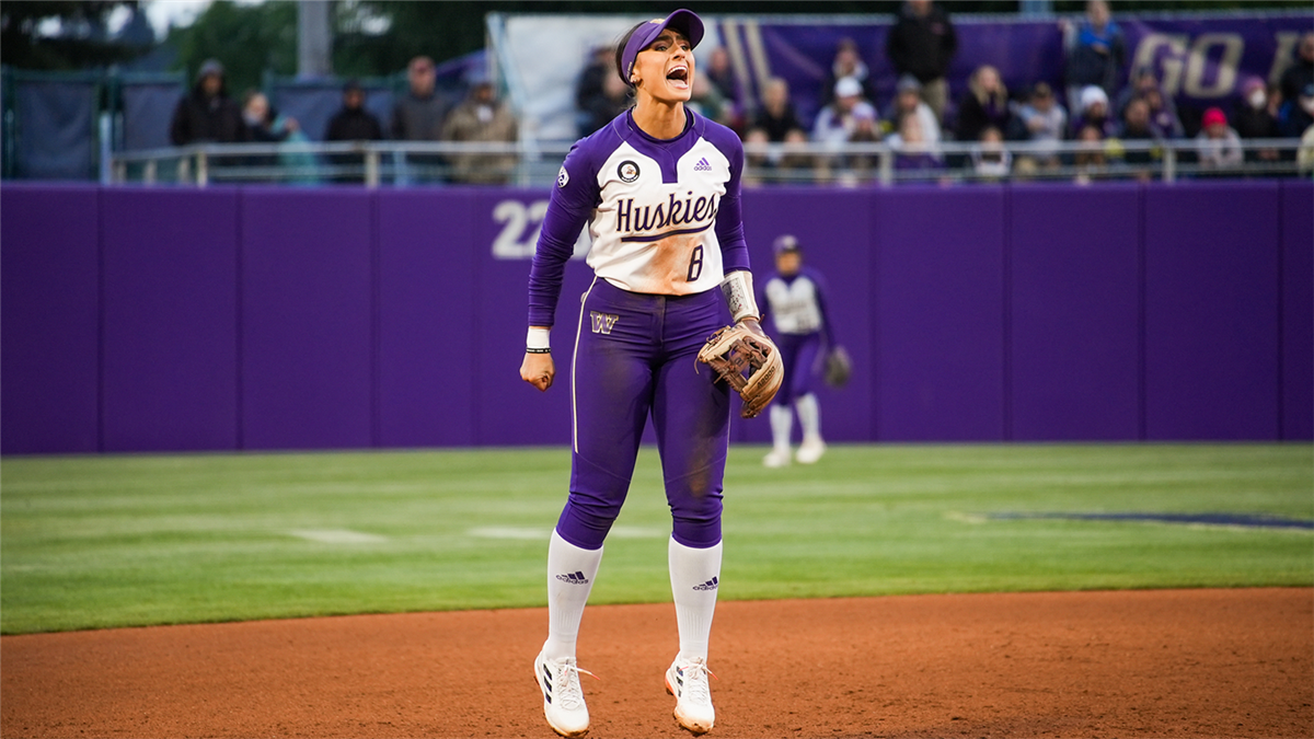 UW's Baylee Klingler Named Finalist for Softball Player of the Year