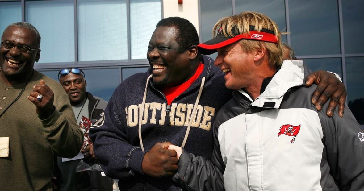 Former USC, Buccaneers LB David Lewis dead at 65