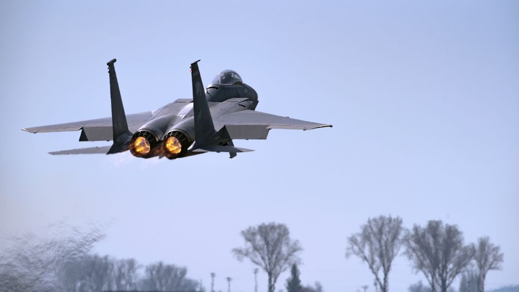 Fighter jet flyover at Oregon spring game results in reports of ...