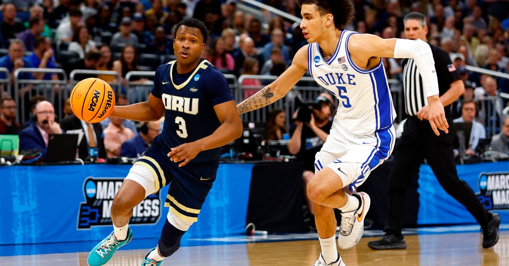 Oral Roberts star, NCAA Tournament legend Max Abmas enters transfer portal