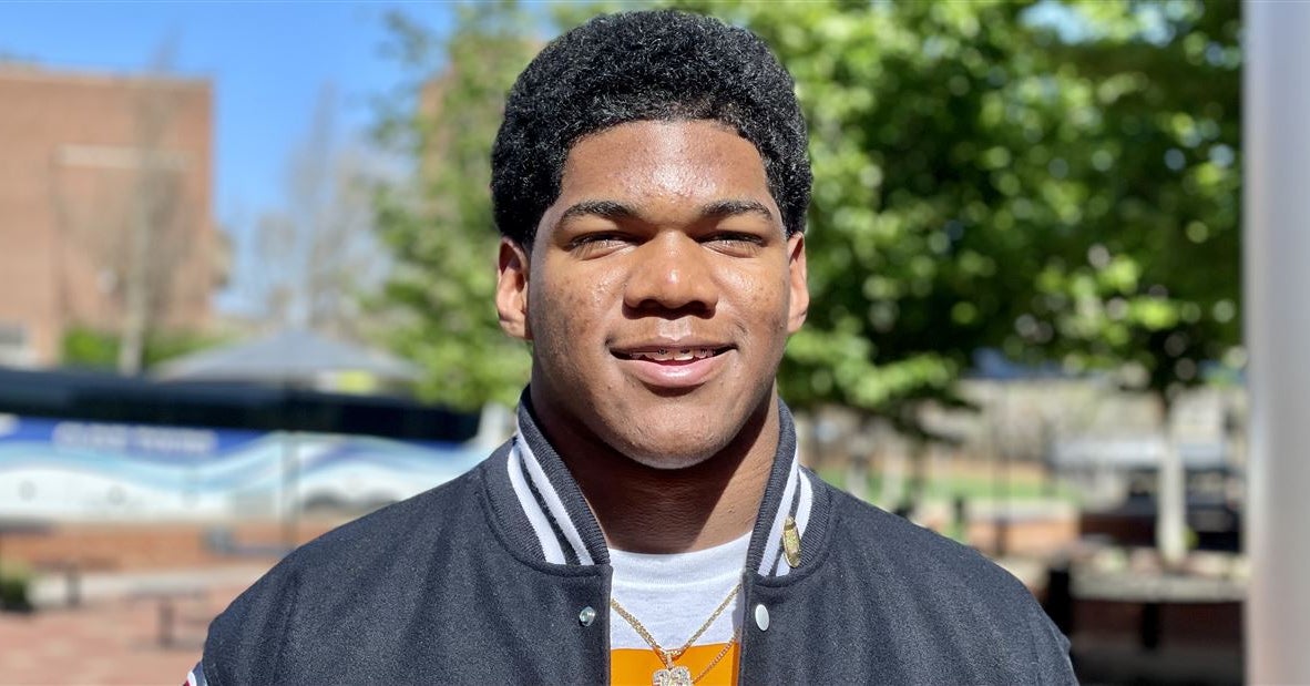 Top247 EDGE Brian Robinson schedules official to Michigan