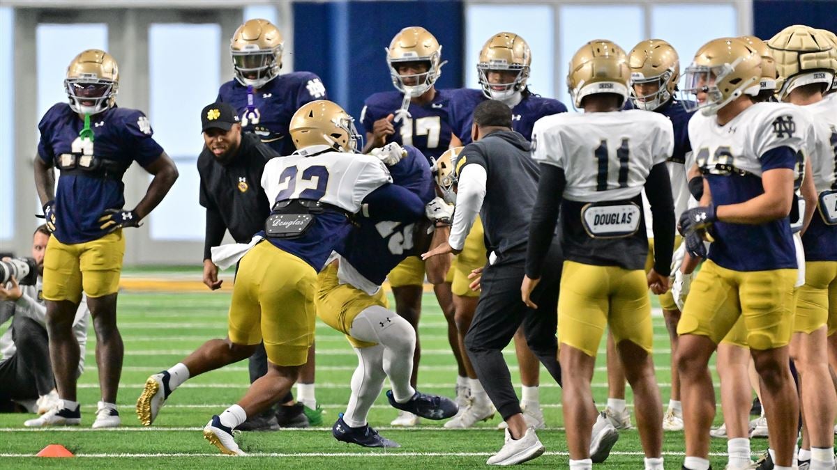 Jarrett Grace Injury Broken Fibula Ends Notre Dame