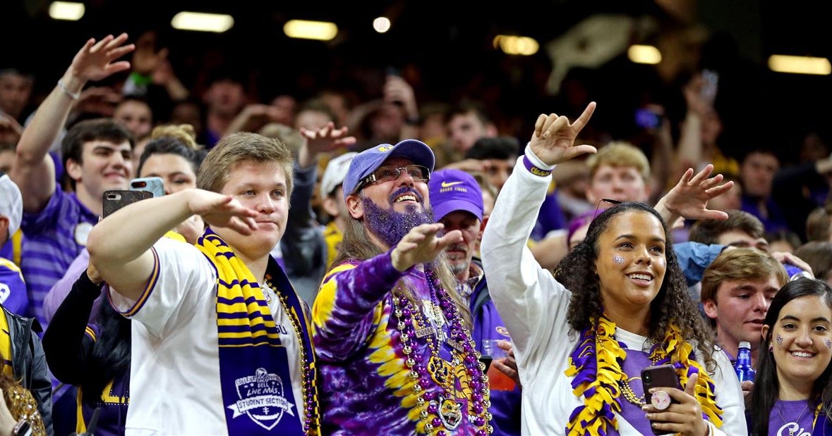 Herbstreit, Fowler not dismissing having fans at games in 2020