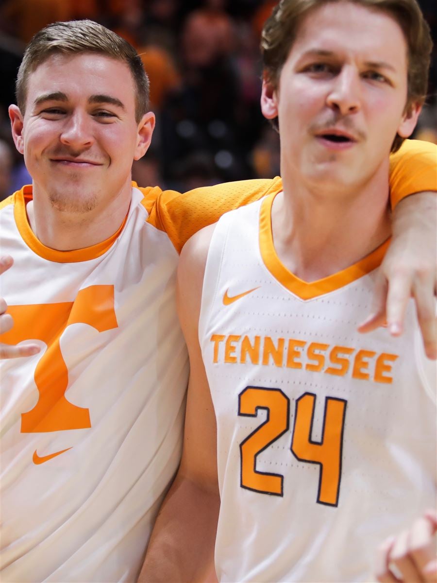 Two Vols staying with hoops program as graduate assistants