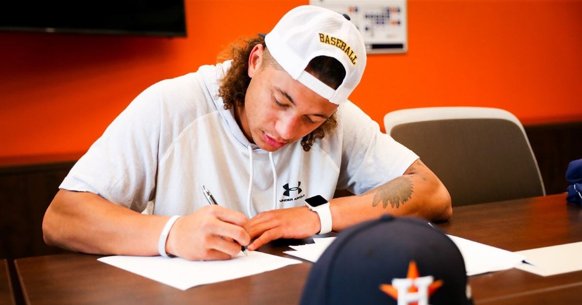 LOOK: Michigan OF Jordan Brewer signs deal with Houston Astros