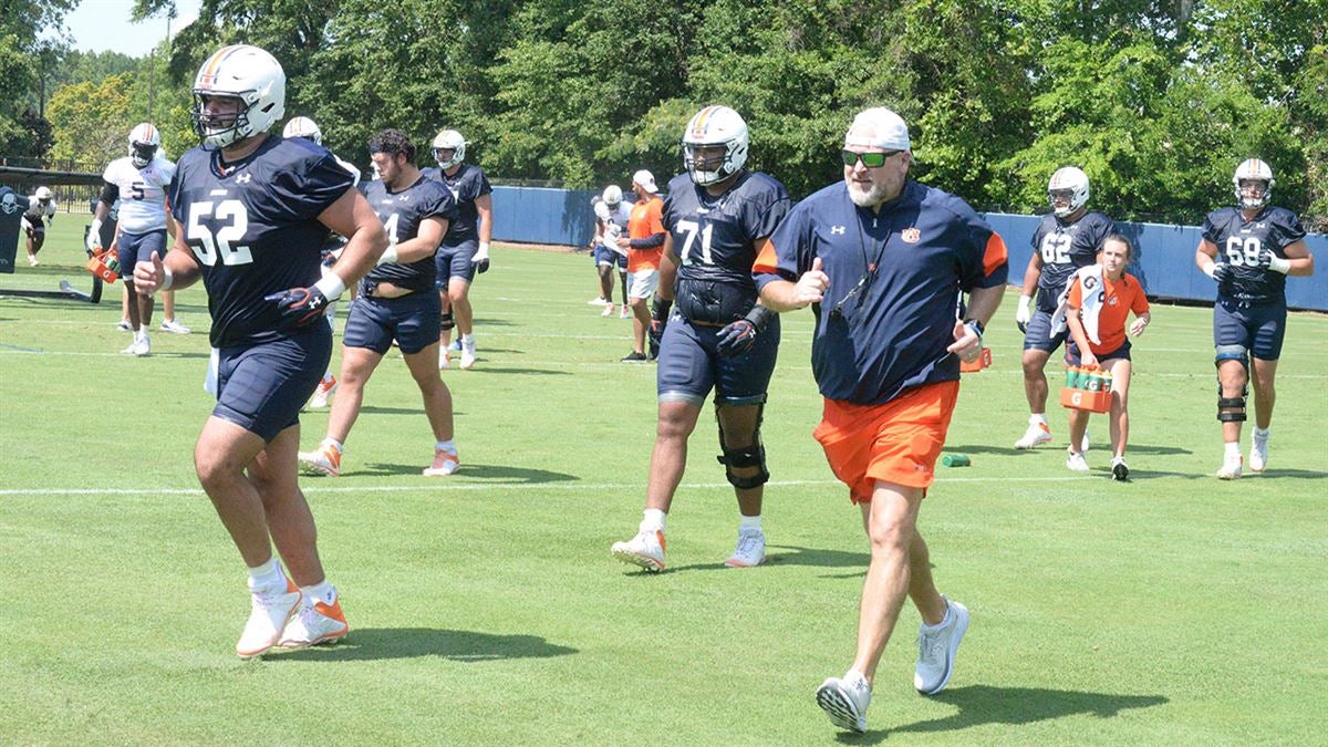 VIDEO: Teaching time for Auburn offensive line coach Will Friend