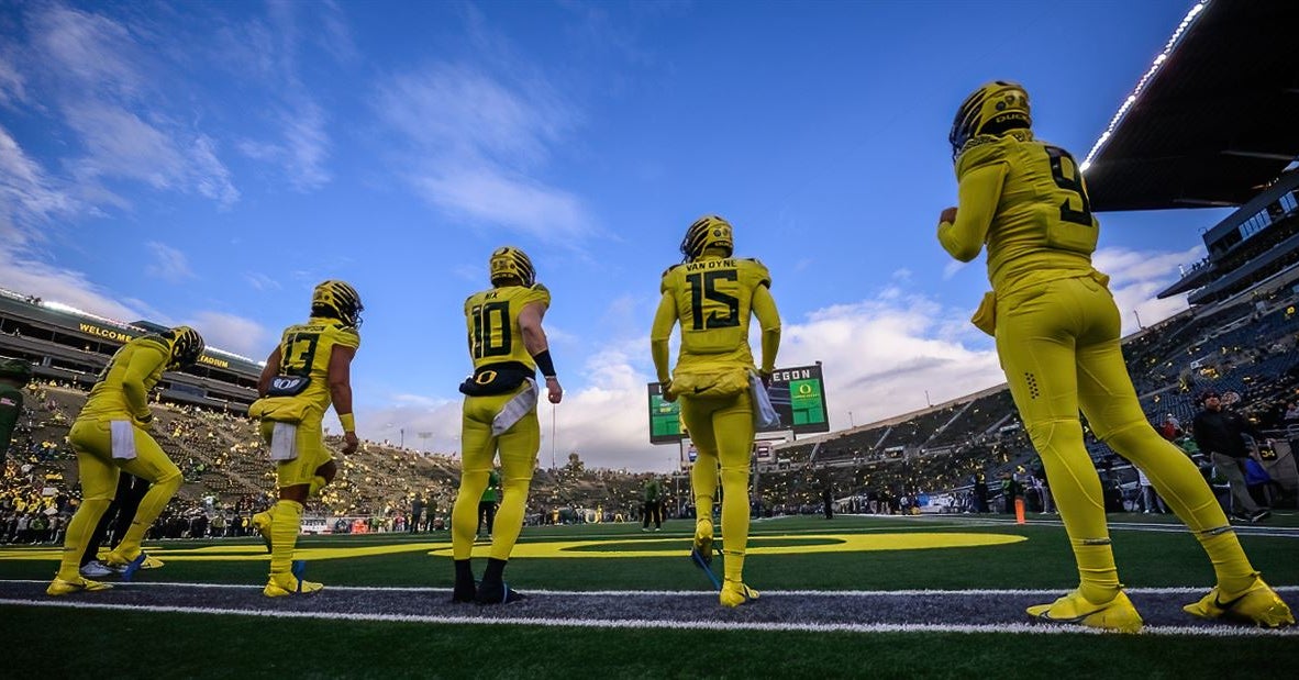 Oregon drops outside of the top-15 in most recent College Football ...