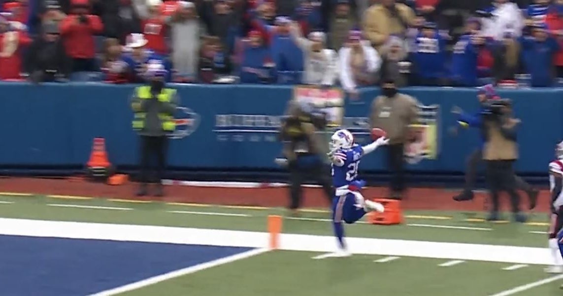 Buffalo Bills RB Nyheim Hines returns kickoff for TD in first play since Damar Hamlin injury
