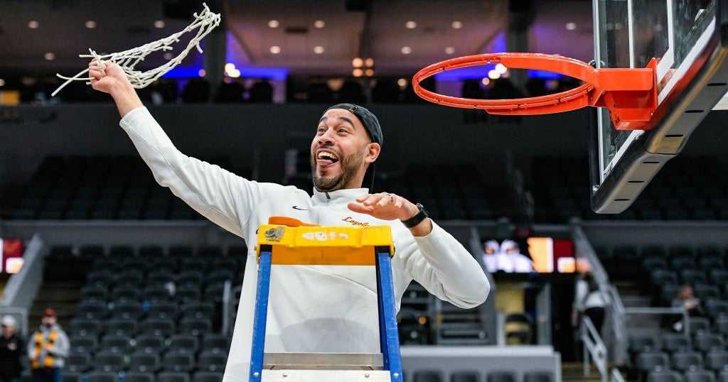 March Madness: Loyola Chicago's Drew Valentine emotional after winning ...