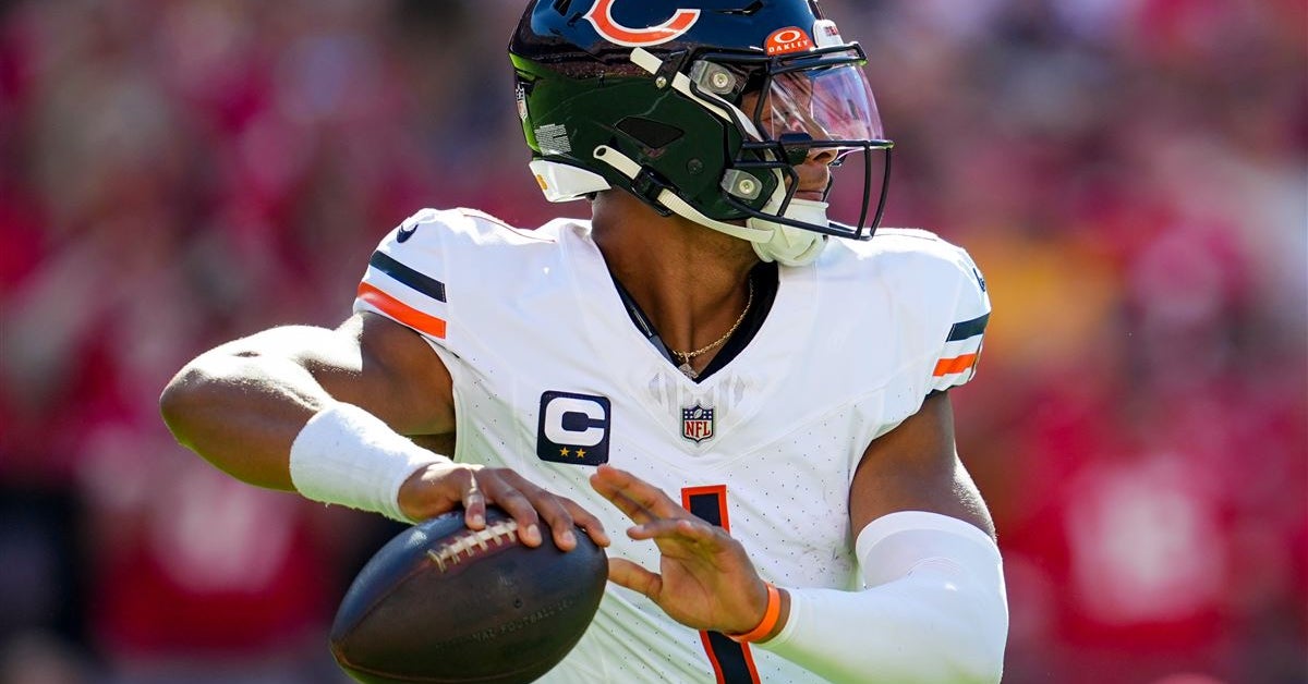 Halas Hall Notebook 11/3: Justin Fields makes progress with injury