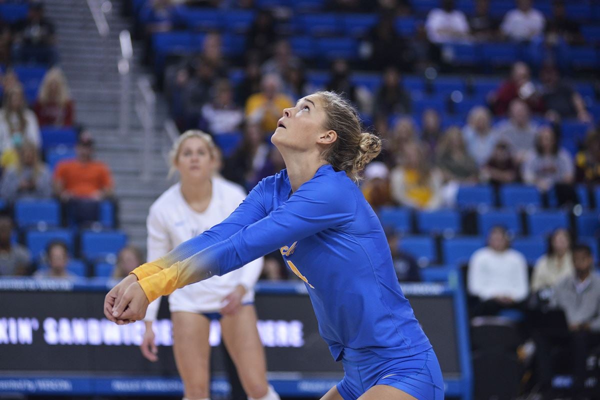 Photo Gallery: Women's Volleyball completes a sweep of the Arizona ...
