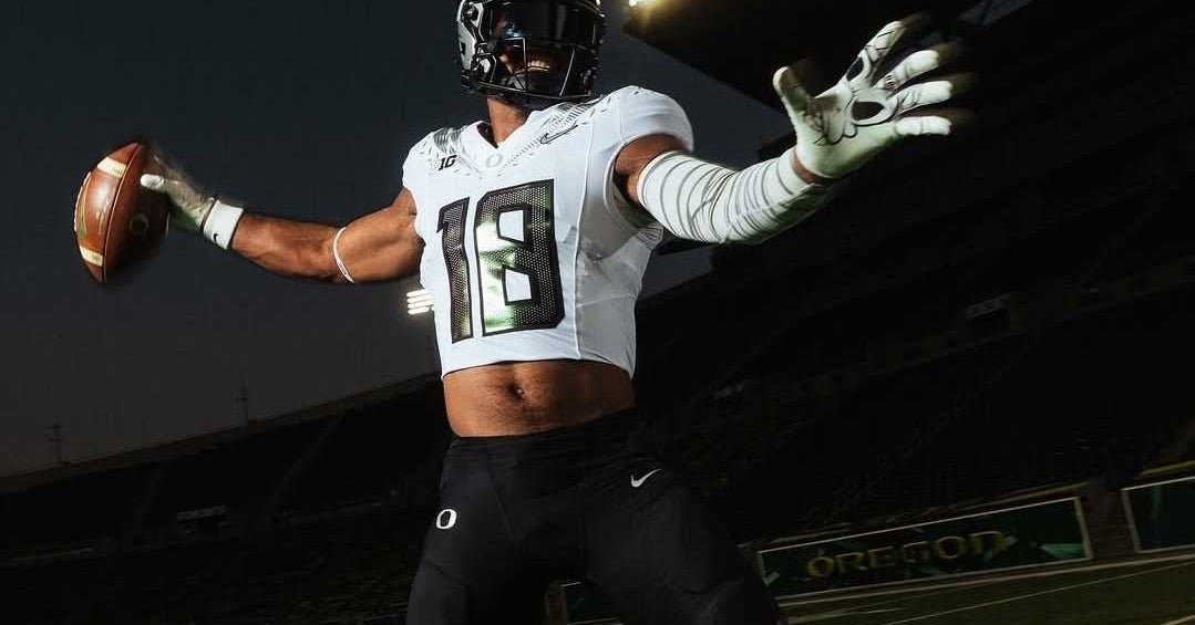 Oregon football releases uniforms ahead of Saturday's Top 6 showdown at ...