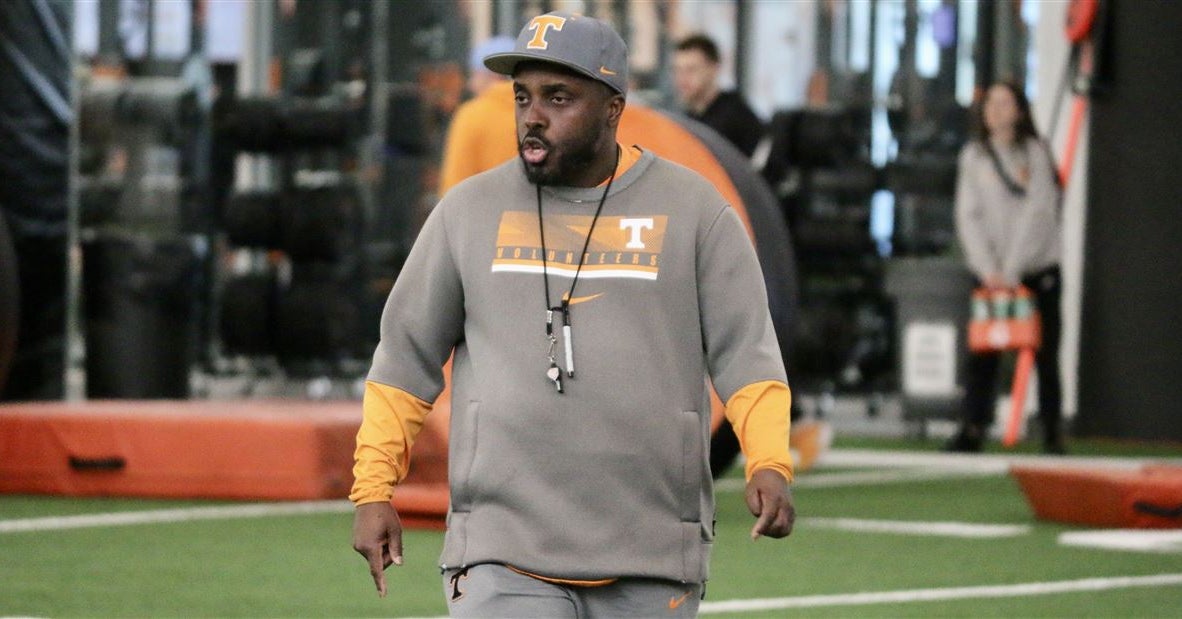 Tennessee’s Tim Banks a finalist for Broyles Award as college football ...