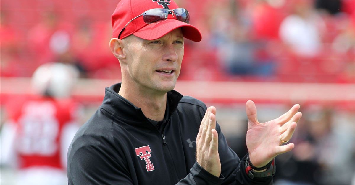 Kevin Johns debuting as Oklahoma's new quarterbacks coach: 'He's a leader'