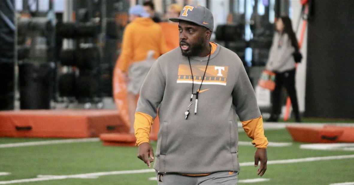 Tim Banks discusses Vols' defense, previews season opener on 'Vol Calls'