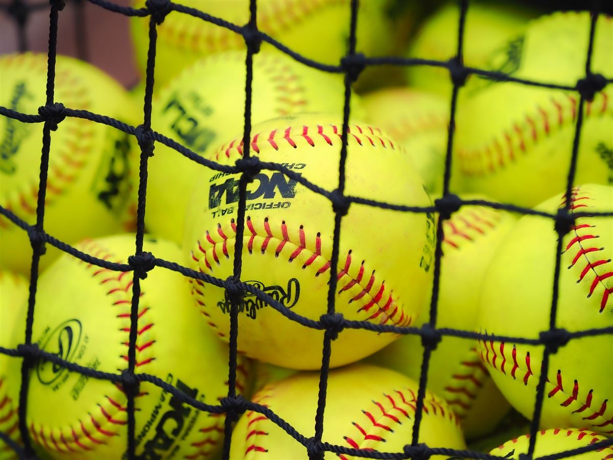 PHOTOS: No. 5 UCLA Softball Punches Ticket to 7th Consecutive College ...