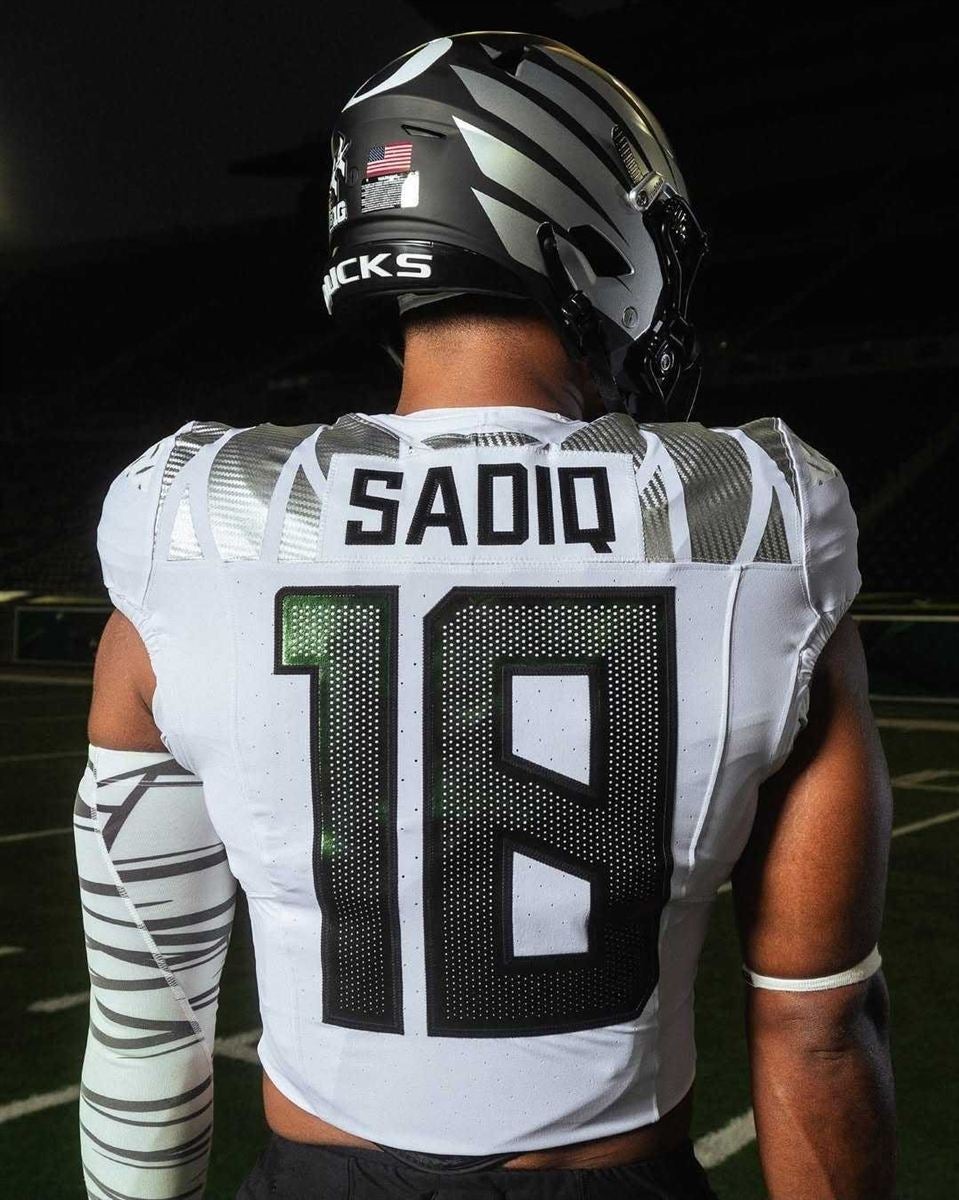 Oregon football releases uniforms ahead of Saturday's Top 6 showdown at ...