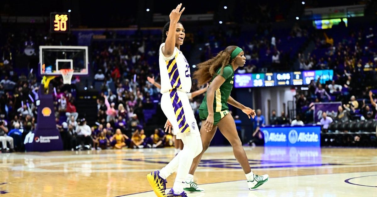 LSU women raise 100-point streak to four in win over Charlotte