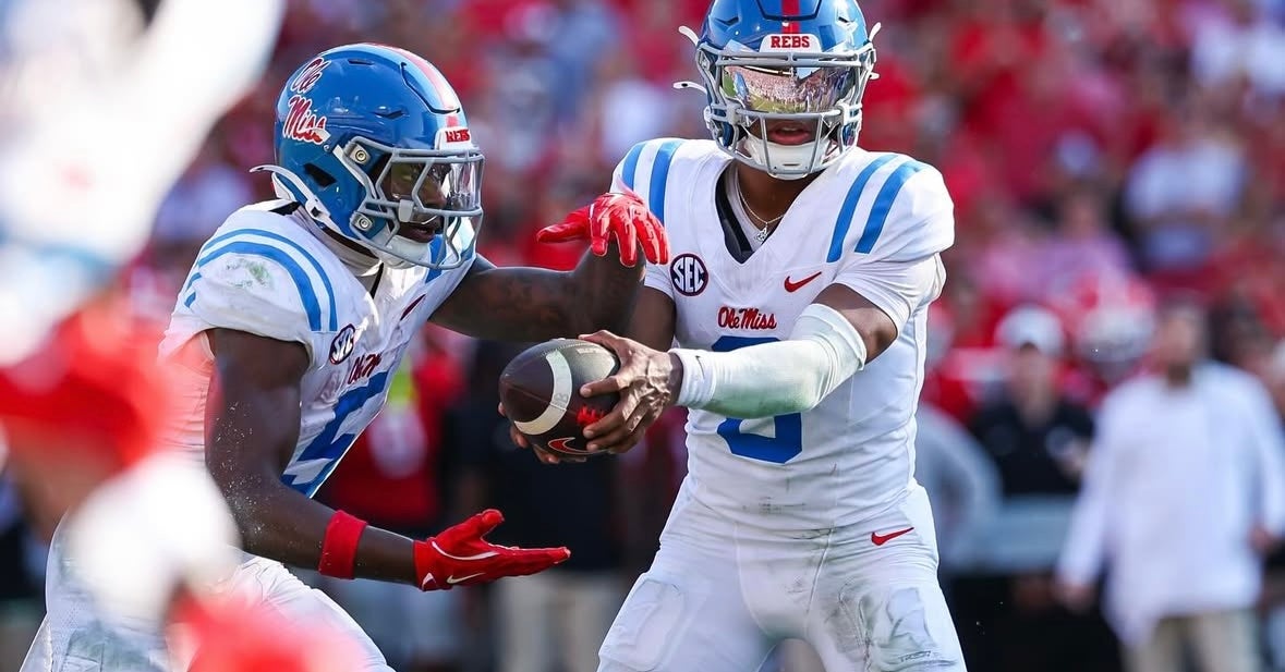 Kewan Lacy helps keep Trinidad Chambliss upright in passing game