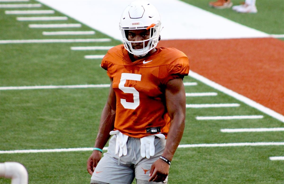 How the Texas depth chart is shaking out early in the preseason