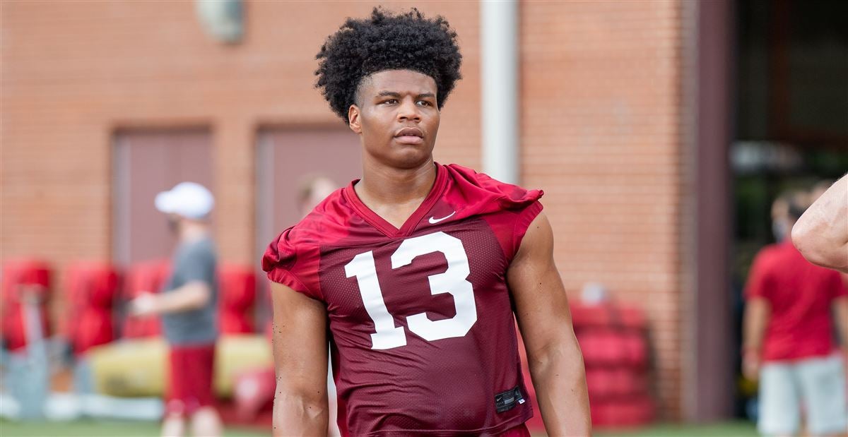 Kelly, Coates challenging O-line at practice