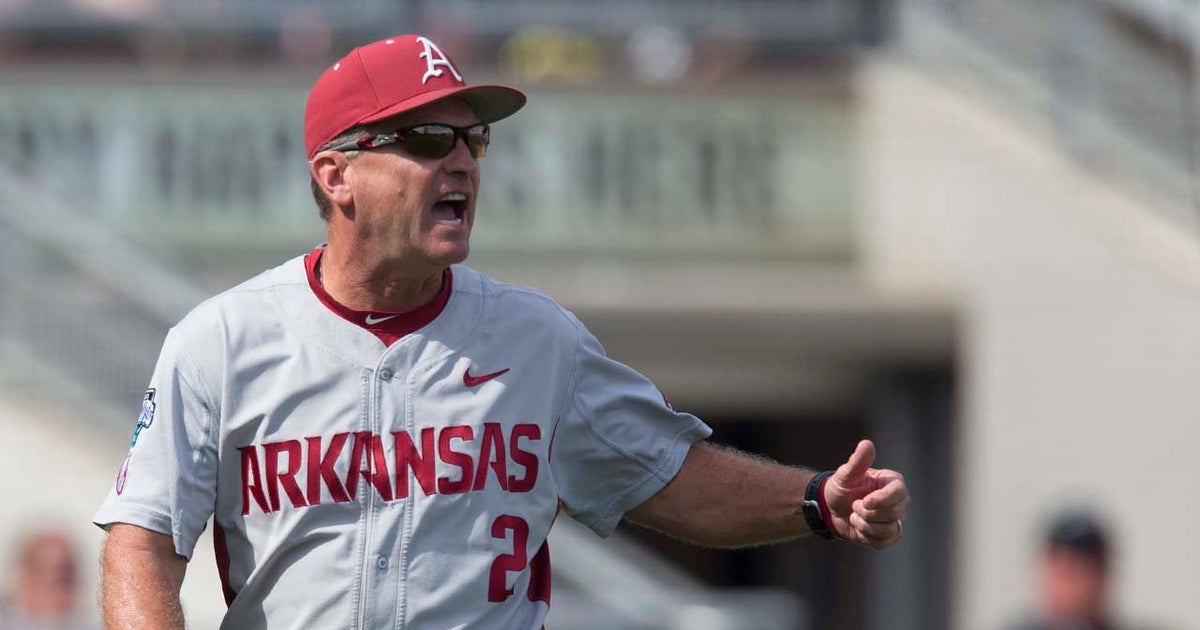 Arkansas hires Matt Hobbs as pitching coach