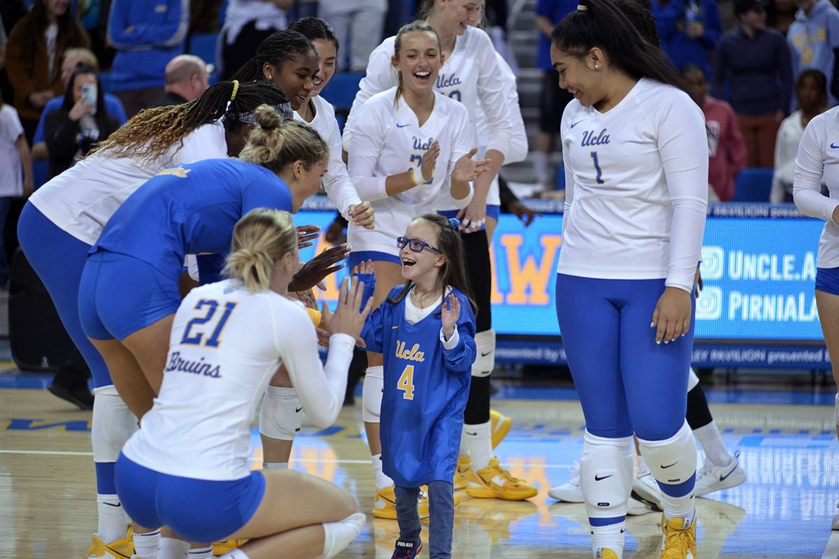 Photo Gallery: Women's Volleyball completes a sweep of the Arizona ...