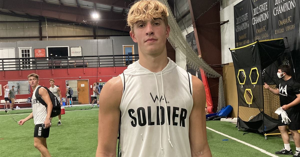 Iowa offers WDM Valley 2022 TE Eli Raridon