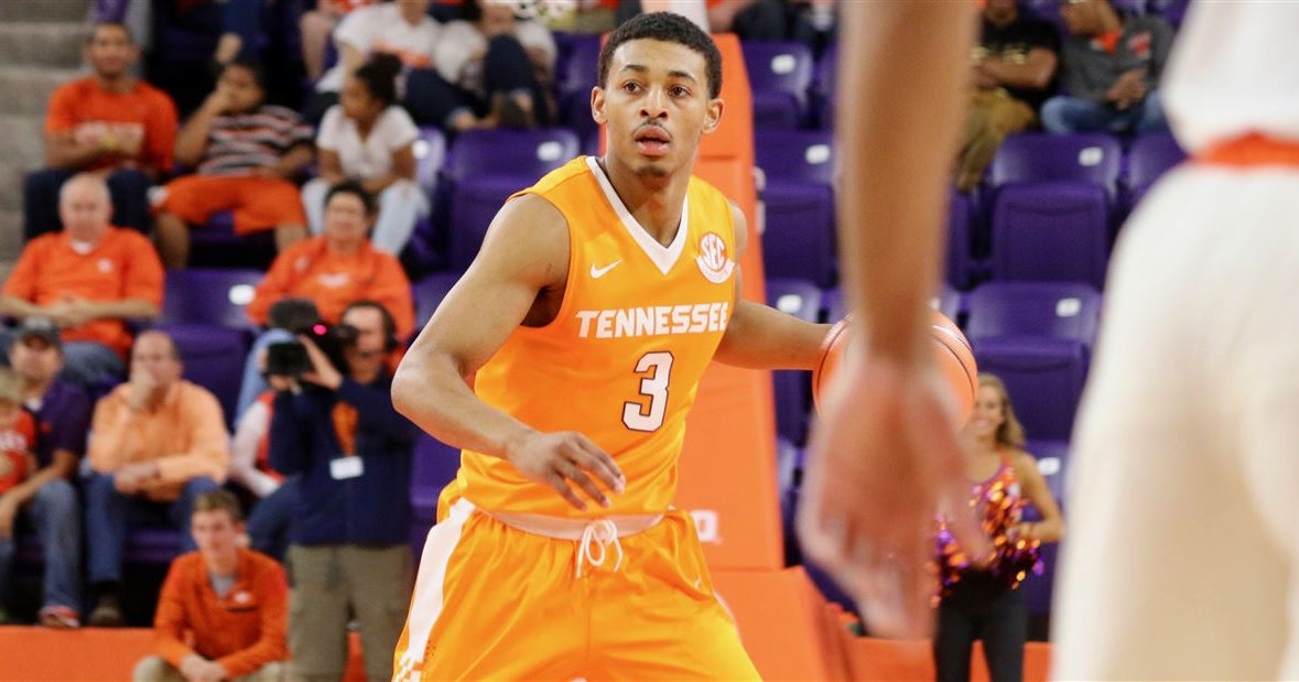 Rucker: 'Old man' Daniel steadies Vols' ship at Clemson