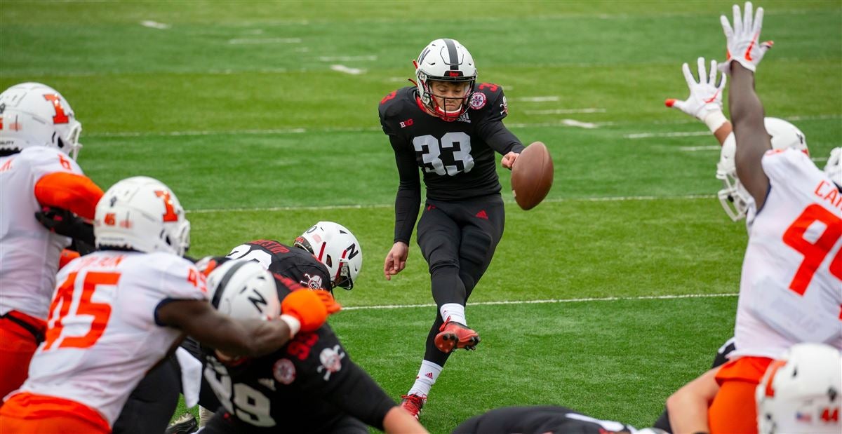 Amid kicking struggles, Garrett Nelson says loss is "on all of us"