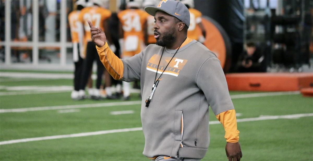 Tim Banks assesses Tennessee’s defense through two spring practices