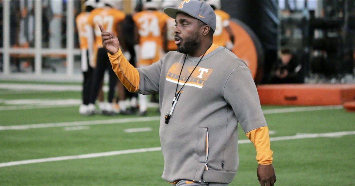 Tim Banks assesses Tennessee’s defense through two spring practices