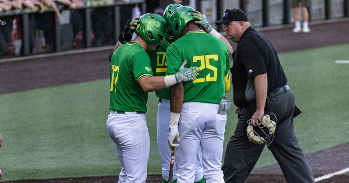 Live updates: No. 10 Oregon baseball battles Utah Tech in midweek matchup
