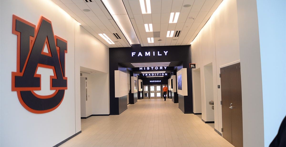 ITAT HD: Video Tour Of Locker Room, Harbert Recruiting Center