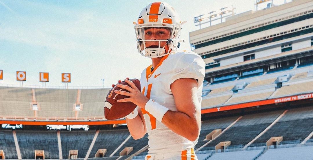 Four-star quarterback Jake Merklinger signs with Tennessee
