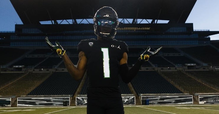 Behind the scenes: How Oregon landed Dakorien Moore, the nation's top ...