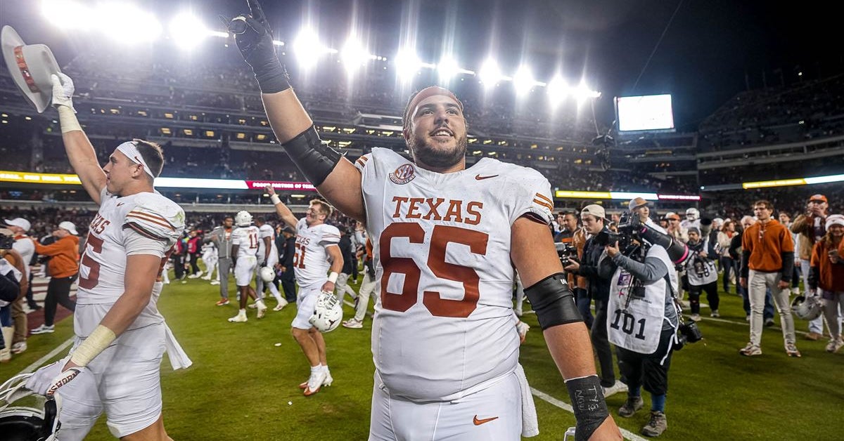 Texas OL Jake Majors reportedly signs UDFA deal with Tampa Bay Buccaneers
