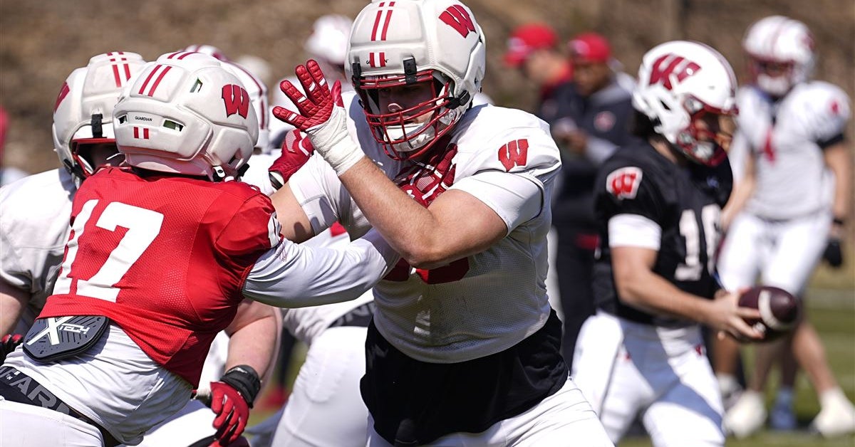 OL Leyton Nelson enters transfer portal