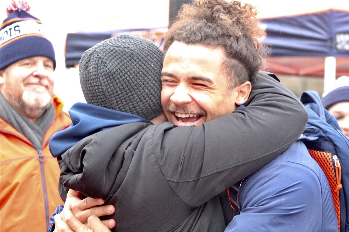 Brown twins reunite with mother after pandemic separation: 'Like having ...