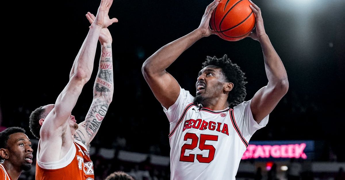 Georgia center Justin Abson makes most of limited minutes in win over Texas