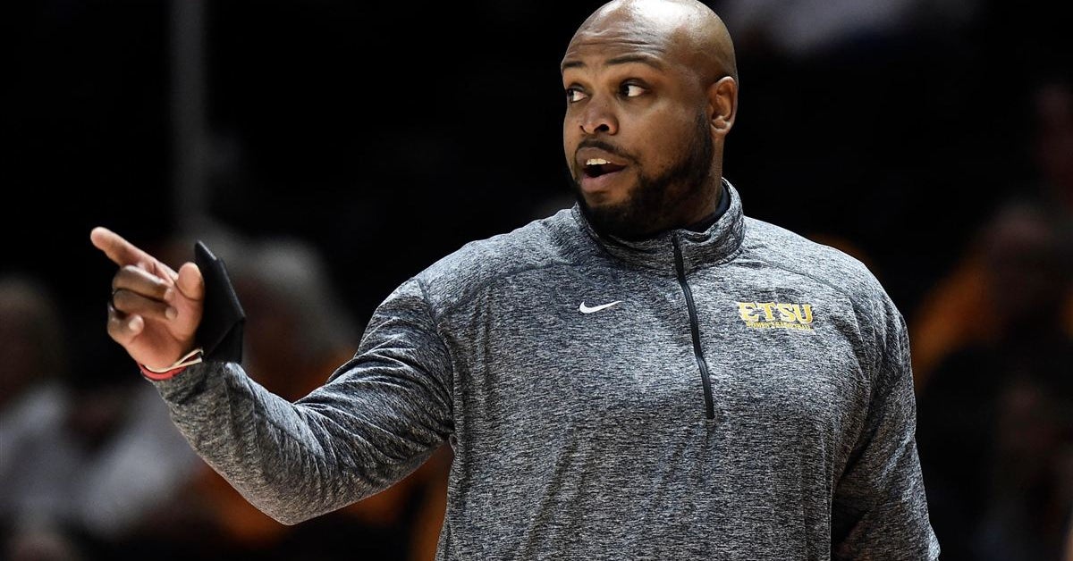 Illini WBB hires N.C. State's Simon Harris as assistant coach