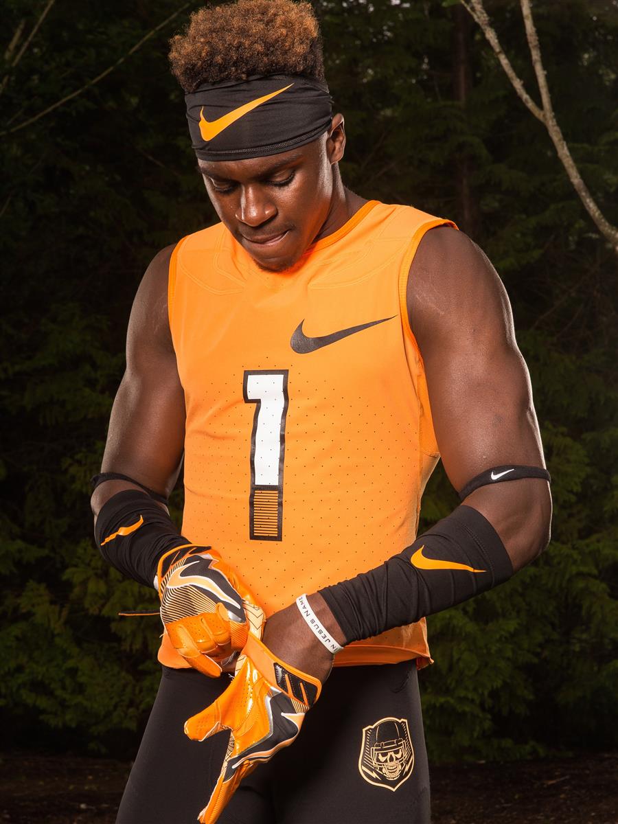 Jaylon Johnson Profile Photos