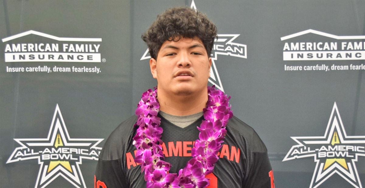 OL Jonah Tauanu'u presented All-American Bowl jersey