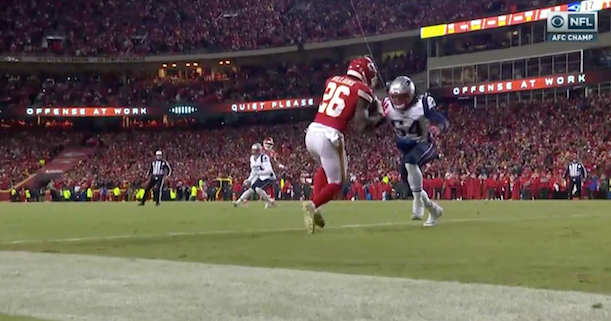 Mahomes touchdown pass, sidearm throw brings Chiefs within three