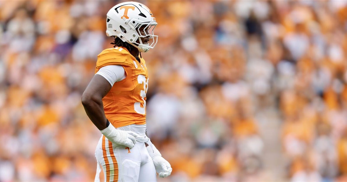 South Carolina lands commitment from Tennessee DE Caleb Herring