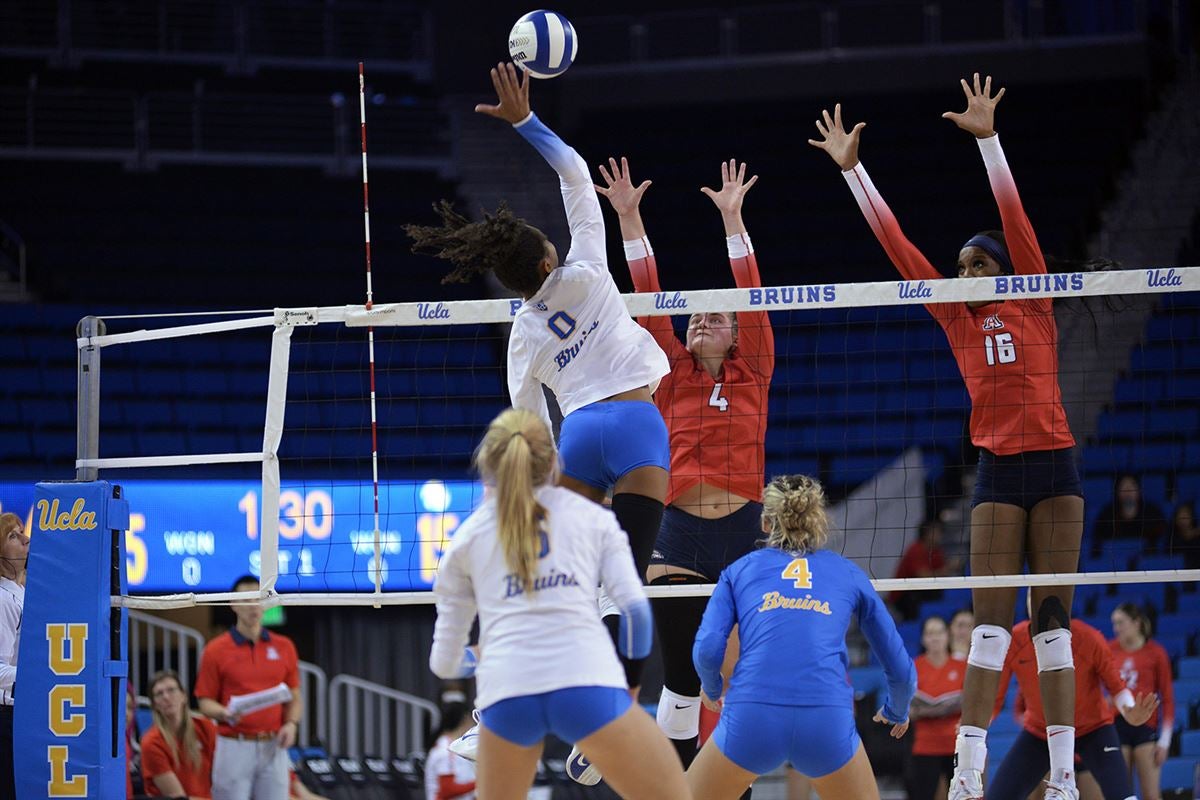 Photos: Women's Volleyball handles Arizona 3-1 in Pauley Pavilion