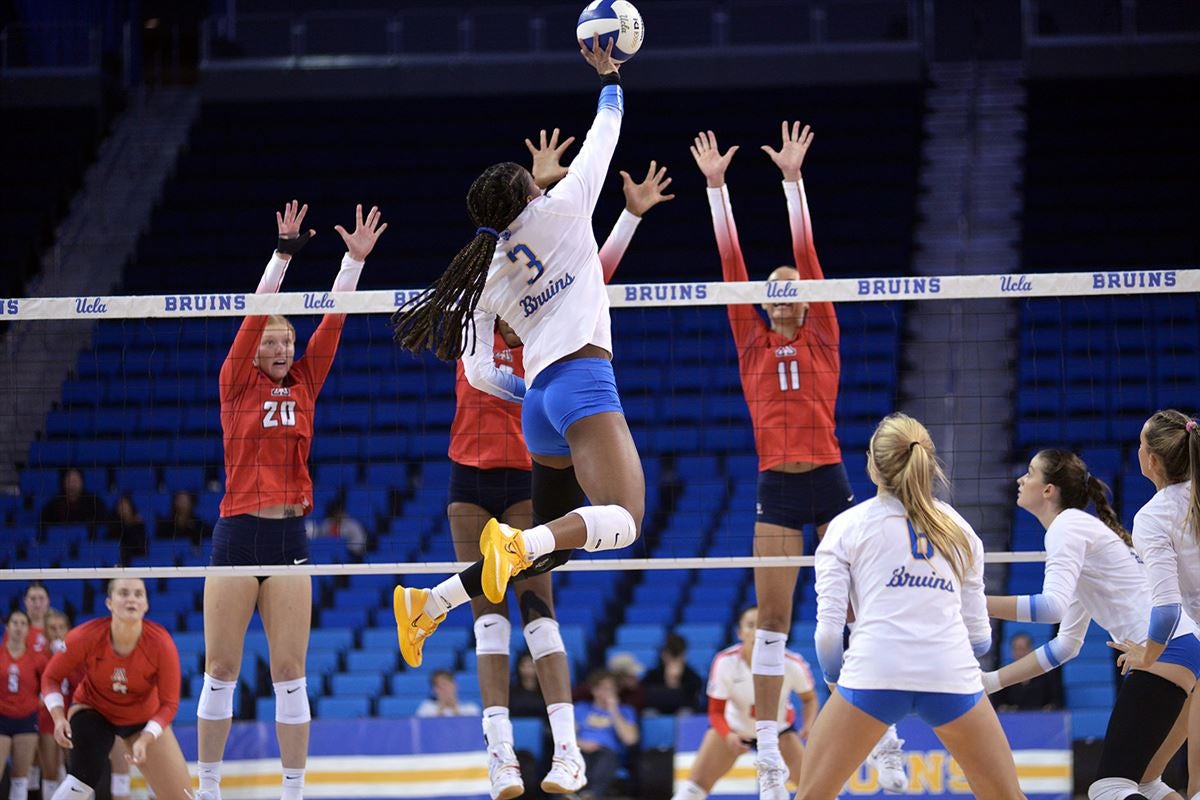 Photos: Women's Volleyball handles Arizona 3-1 in Pauley Pavilion